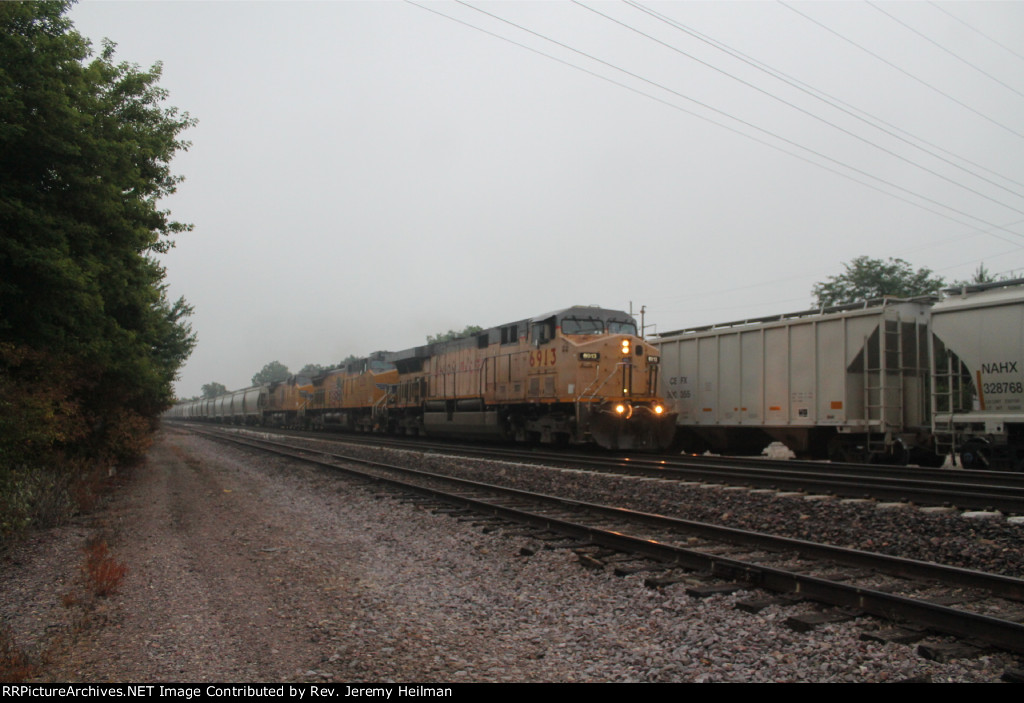 UP 6913 & others (1)